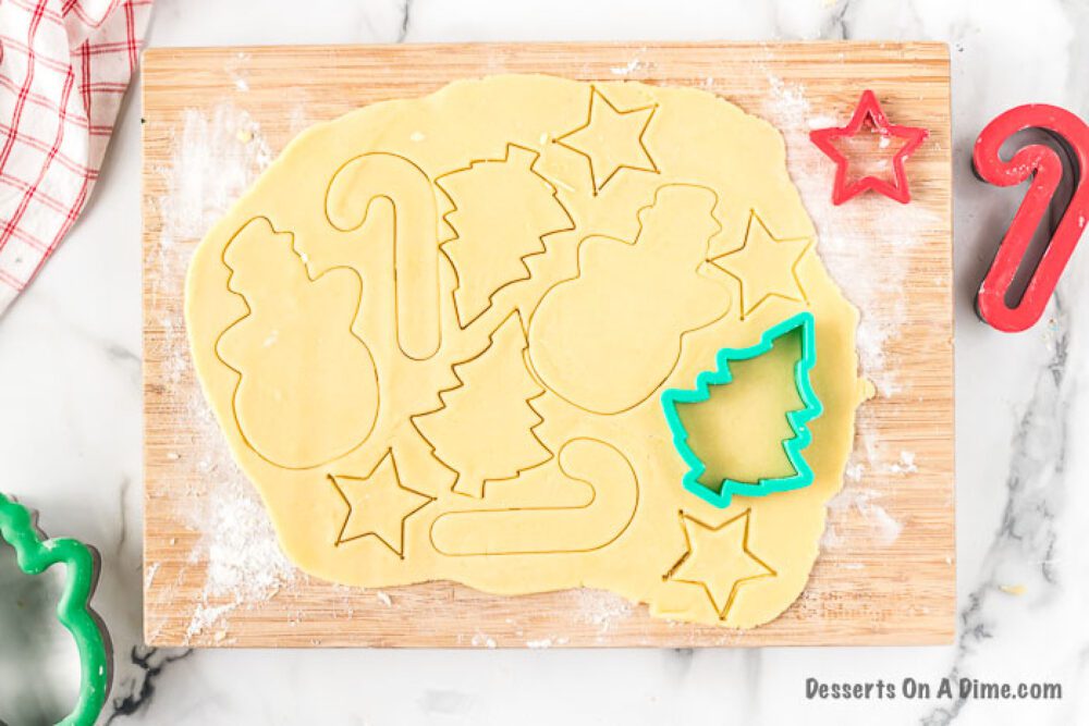 Christmas Cut Out Sugar Cookies - Desserts on a Dime