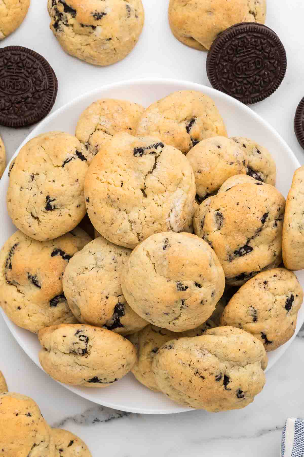 Cookies and Cream Cookies - Desserts on a Dime