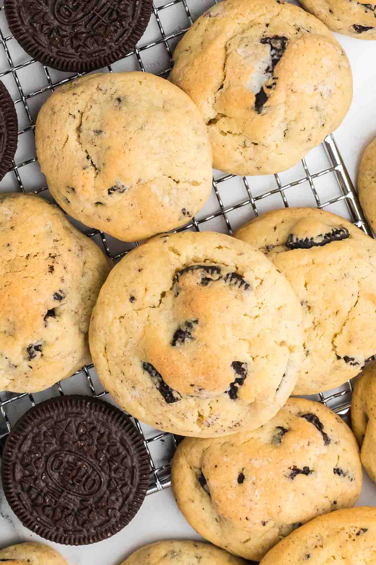 Cookies and Cream Cookies - Desserts on a Dime