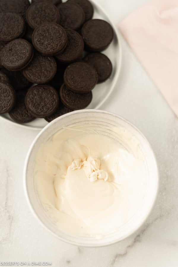 Valentine's Day Chocolate Covered oreos - No Bake Valentine oreos