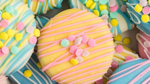 Easter chocolate covered oreos - 3 ingredients and so easy!