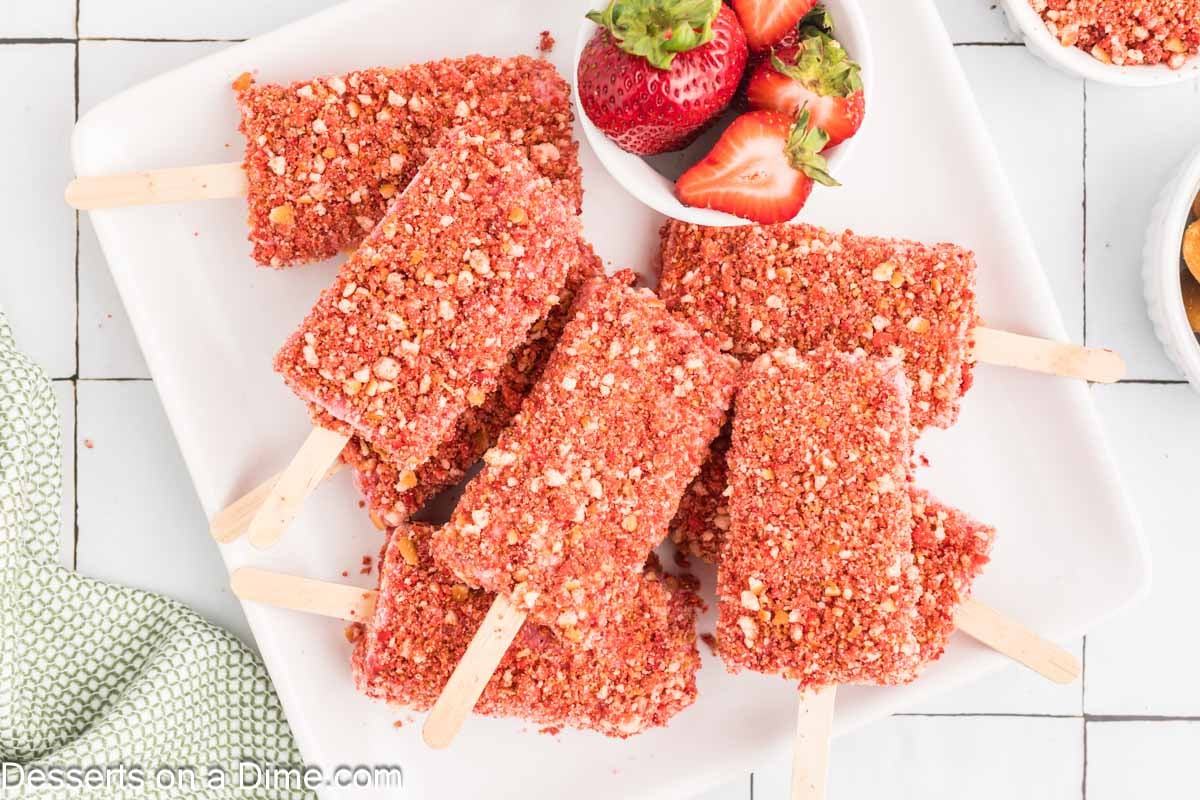 Strawberry Shortcake Popsicles - Desserts on a Dime