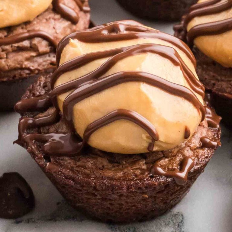 Buckeye Brownie Bites - Desserts on a Dime