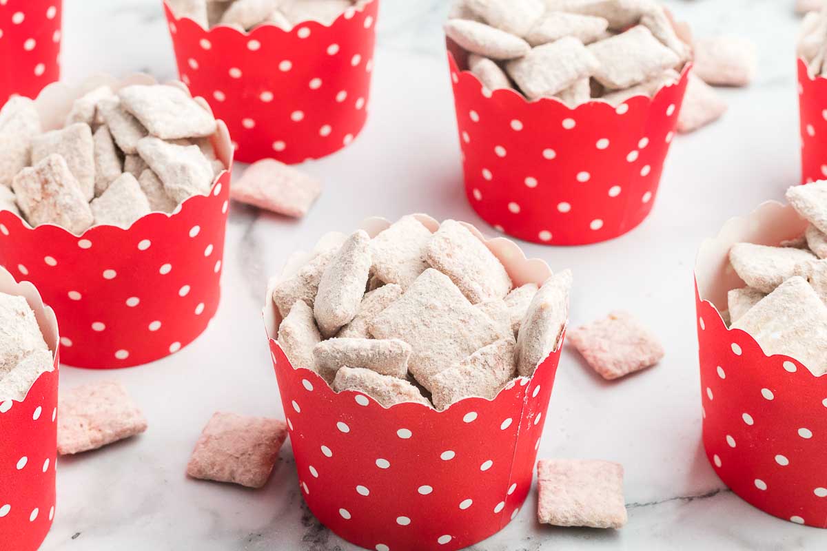 Red Velvet Puppy Chow - How to make Red Velvet Puppy Chow