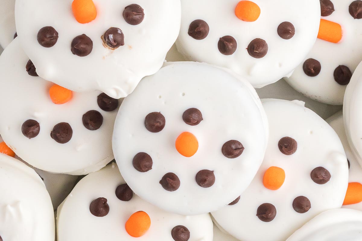 Snow man Chocolate Covered Oreos- No Bake Treat