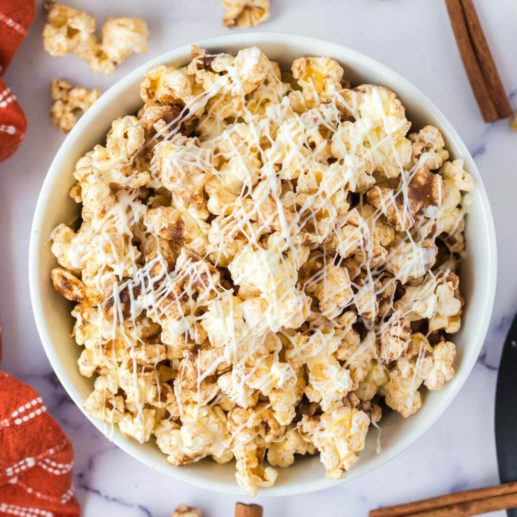 Cinnamon Roll Popcorn - Desserts on a Dime