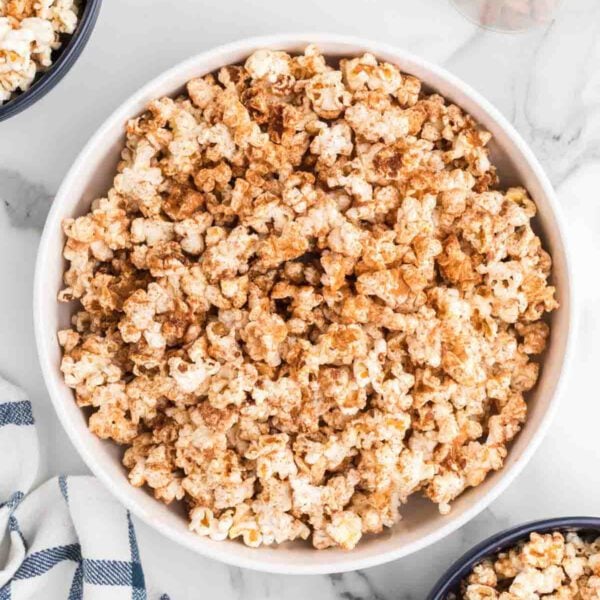 Cinnamon Toast Crunch Popcorn - Desserts on a Dime
