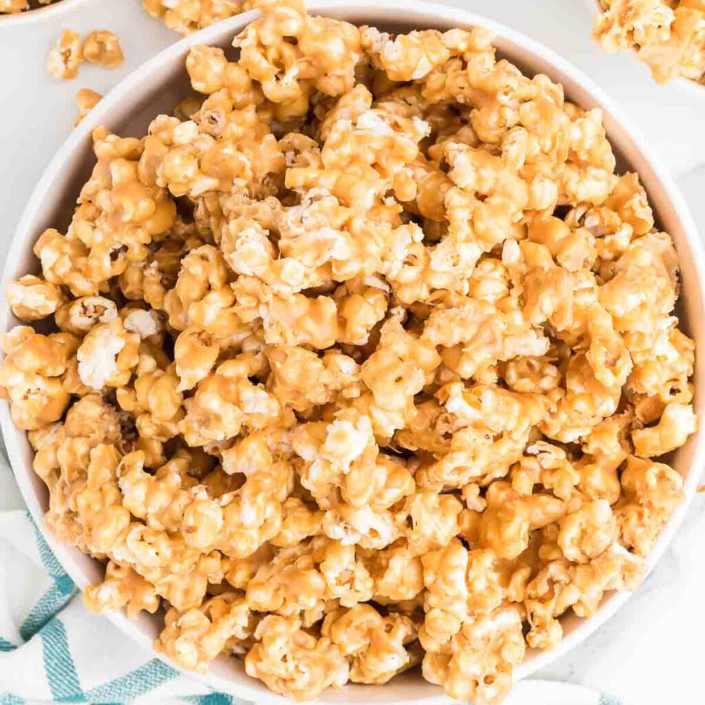 Peanut Butter Popcorn - Desserts on a Dime