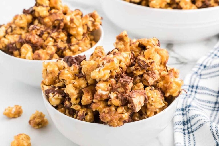 Snickers Popcorn - Desserts on a Dime