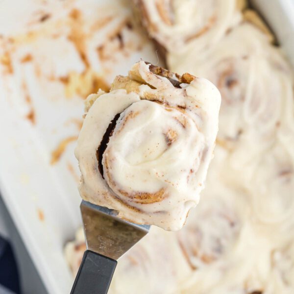 Cinnabon Cinnamon Rolls Recipe (VIDEO) - Desserts on a Dime