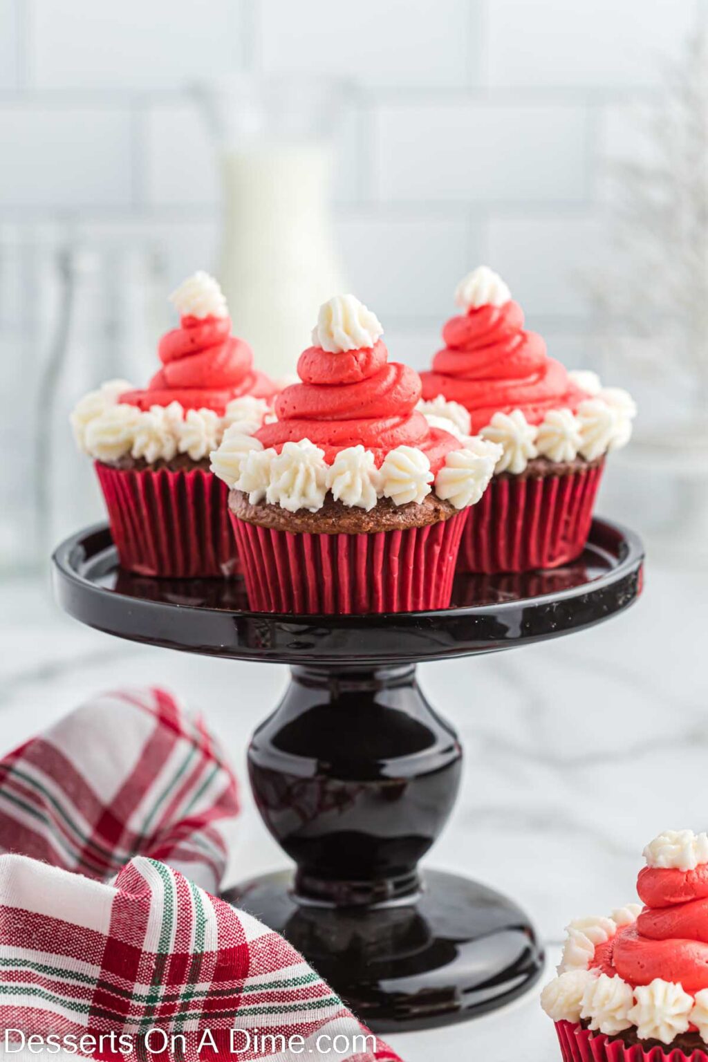 Easy Santa Hat Cupcakes, Fun Christmas cupcake