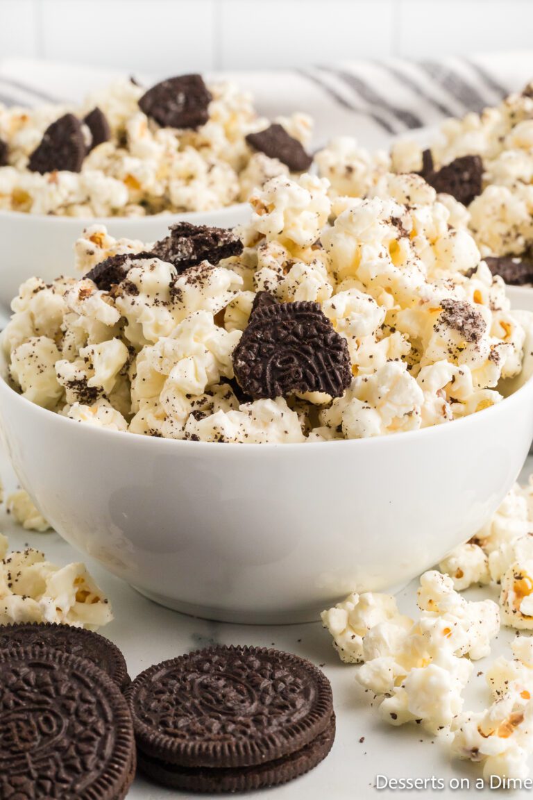 Oreo Popcorn - Desserts on a Dime