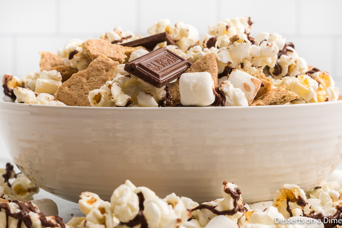 S'mores Popcorn - Easy s'mores popcorn recipe