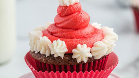 Easy Santa Hat Cupcakes, Fun Christmas cupcake