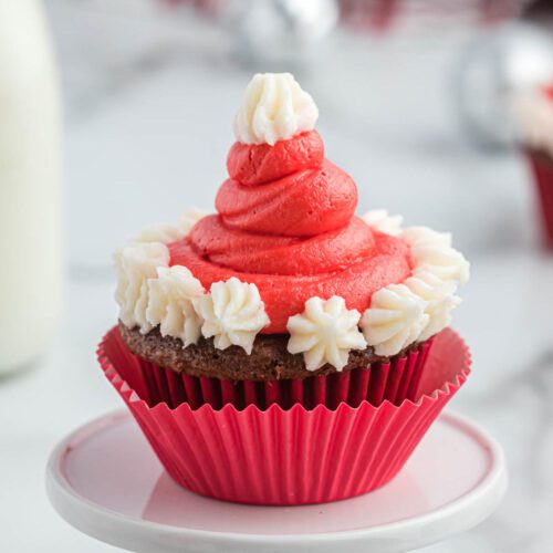 Easy Santa Hat Cupcakes, Fun Christmas cupcake