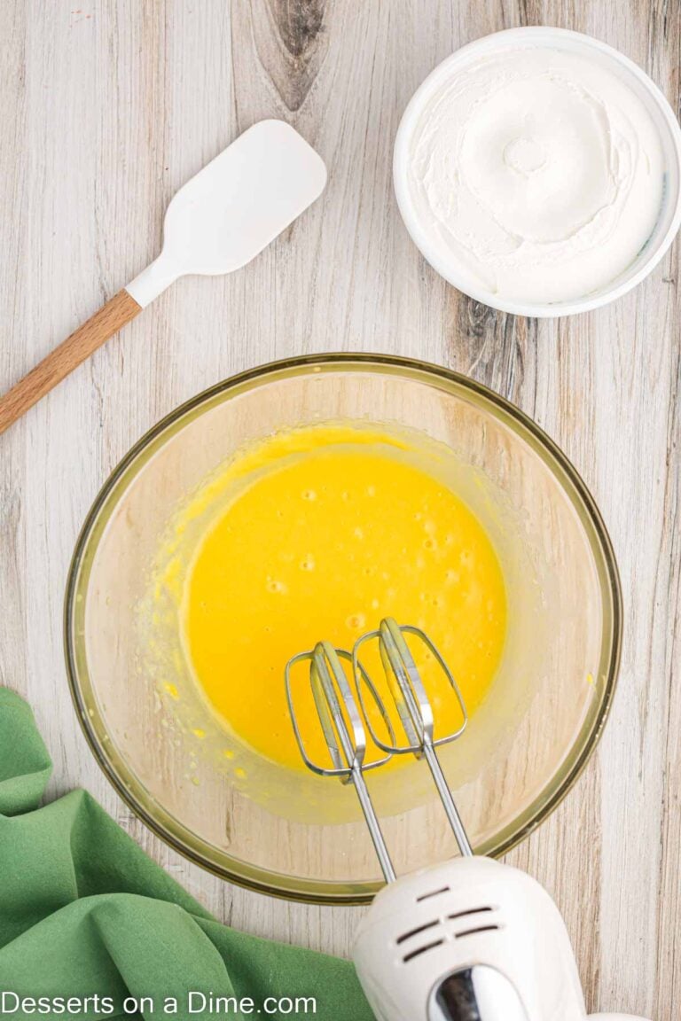 Cool Whip Frosting Recipe, Only 4 Ingredients