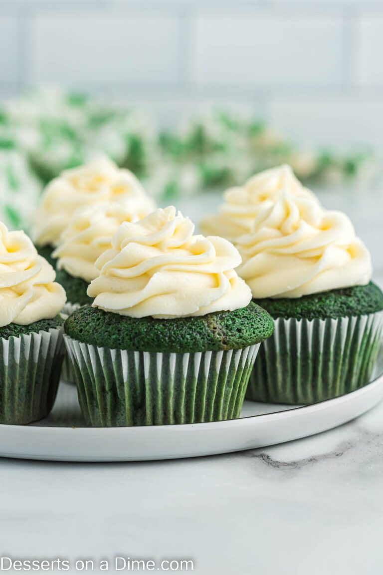Green Velvet Cupcakes - Desserts on a Dime