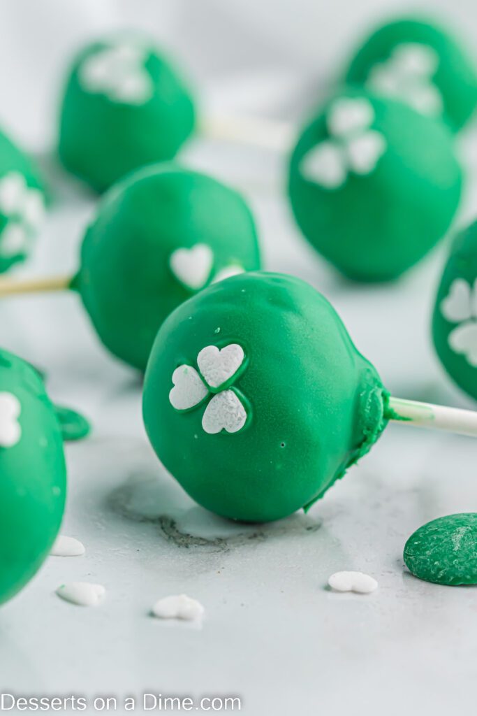 St. Patrick's Day Cake Pops - Desserts on a Dime