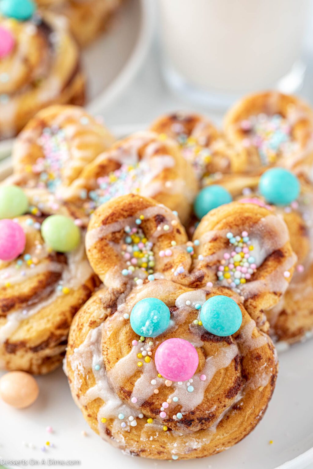 Bunny Cinnamon Rolls - Desserts on a Dime