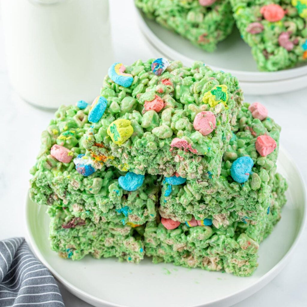 St. Patrick's Day Rice Krispie Treats - Desserts on a Dime