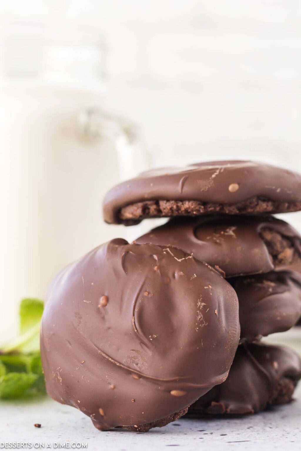Copycat Thin Mint Cookies - Desserts on a Dime