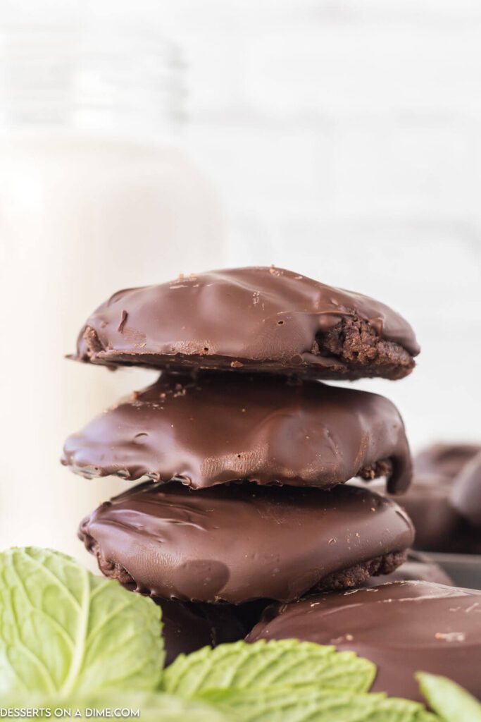 Copycat Thin Mint Cookies - Desserts on a Dime