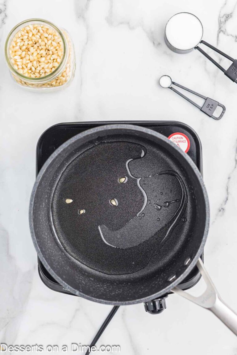 Kettle Corn Popcorn - Desserts on a Dime