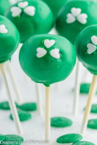 St. Patrick's Day Cake Pops - Desserts on a Dime