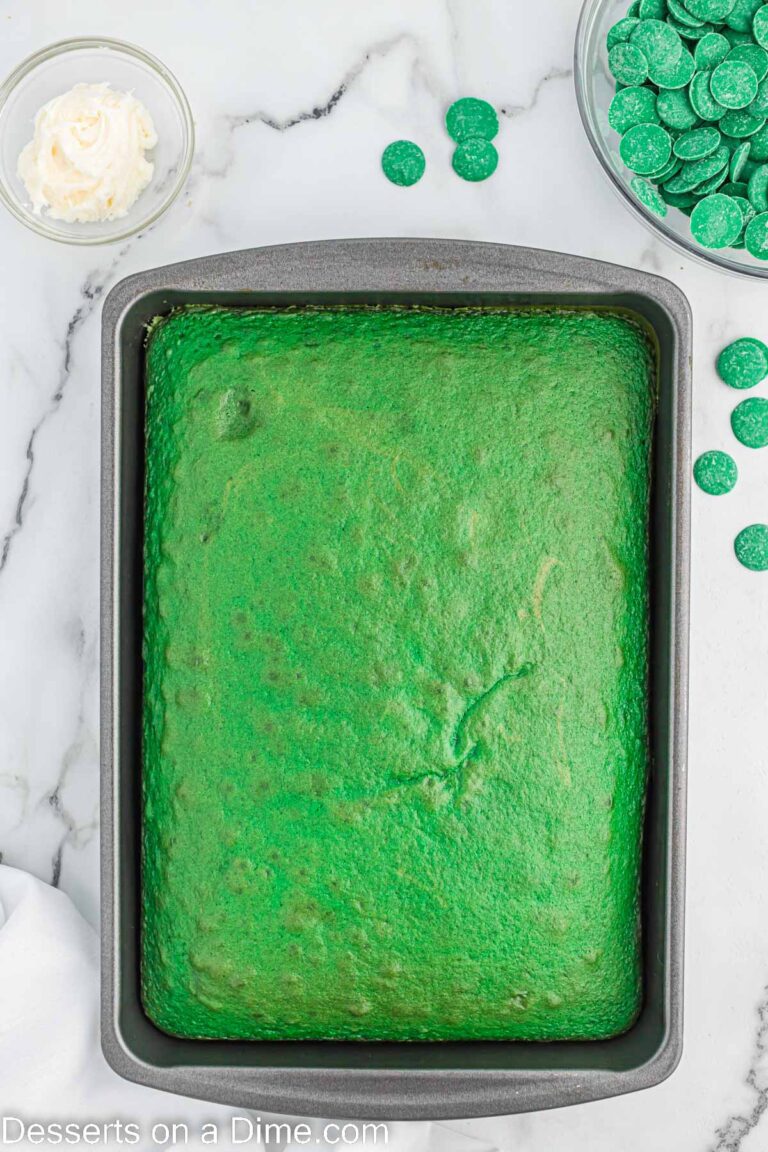 St. Patrick's Day Cake Pops - Desserts on a Dime