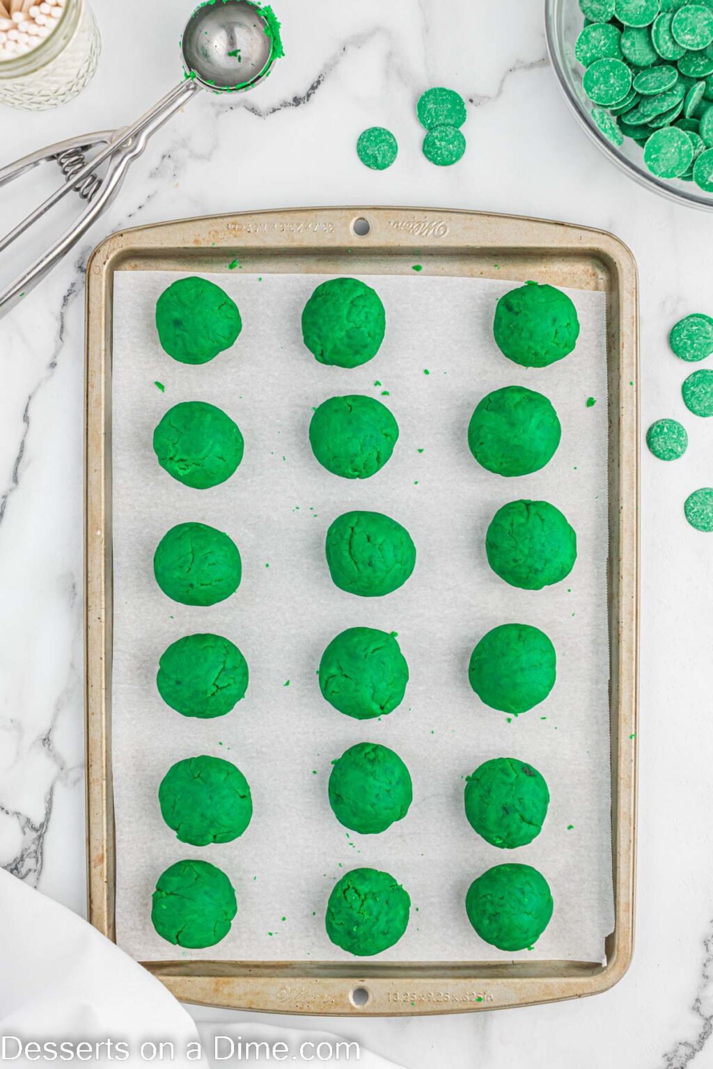 St. Patrick's Day Cake Pops - Desserts on a Dime