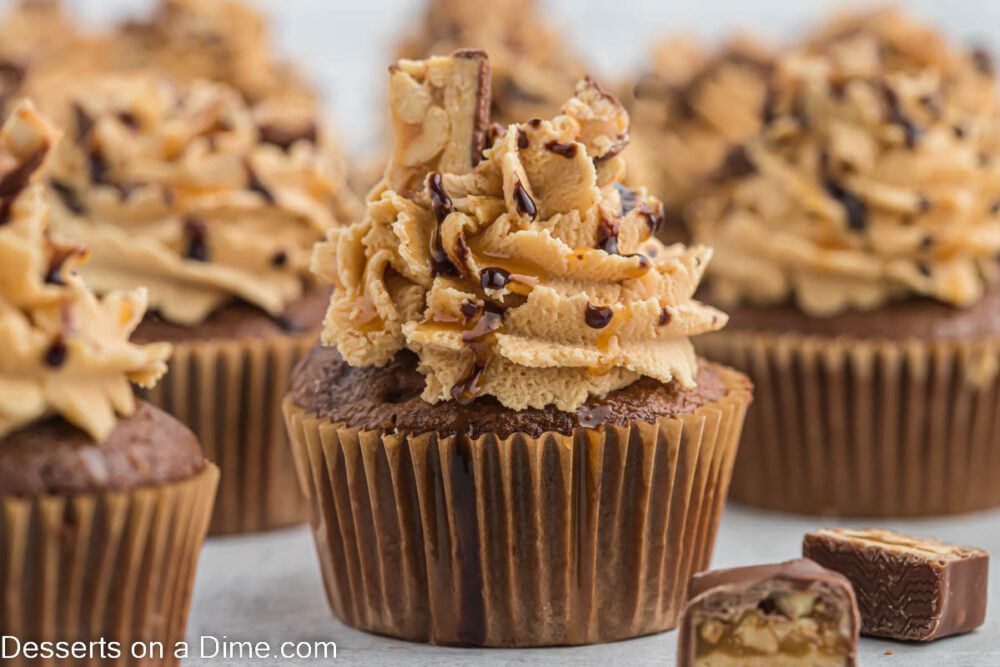Snickers Cupcakes - Best snickers cupcakes recipe