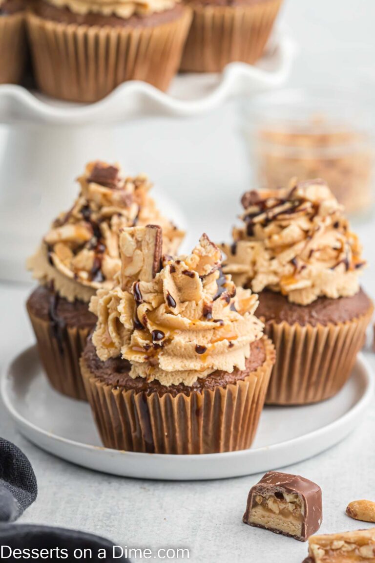 Snickers Cupcakes - Best snickers cupcakes recipe
