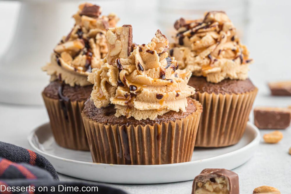 Snickers Cupcakes - Best snickers cupcakes recipe