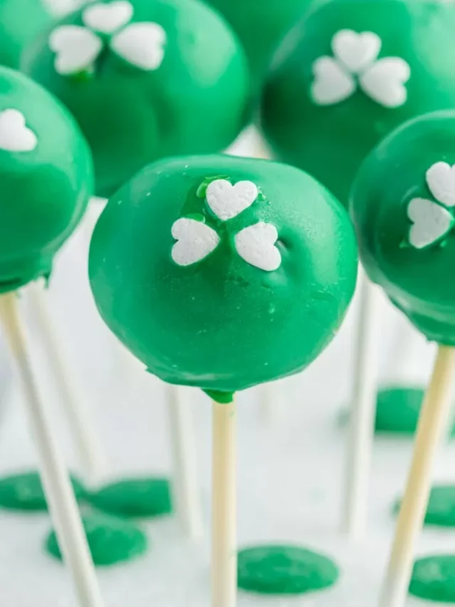 St. Patrick's Day Shamrock Cake Pops Recipe - Desserts On A Dime