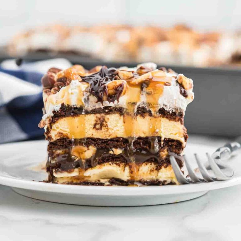 Snickers Ice Cream Cake - Easy snickers ice cream cake recipe