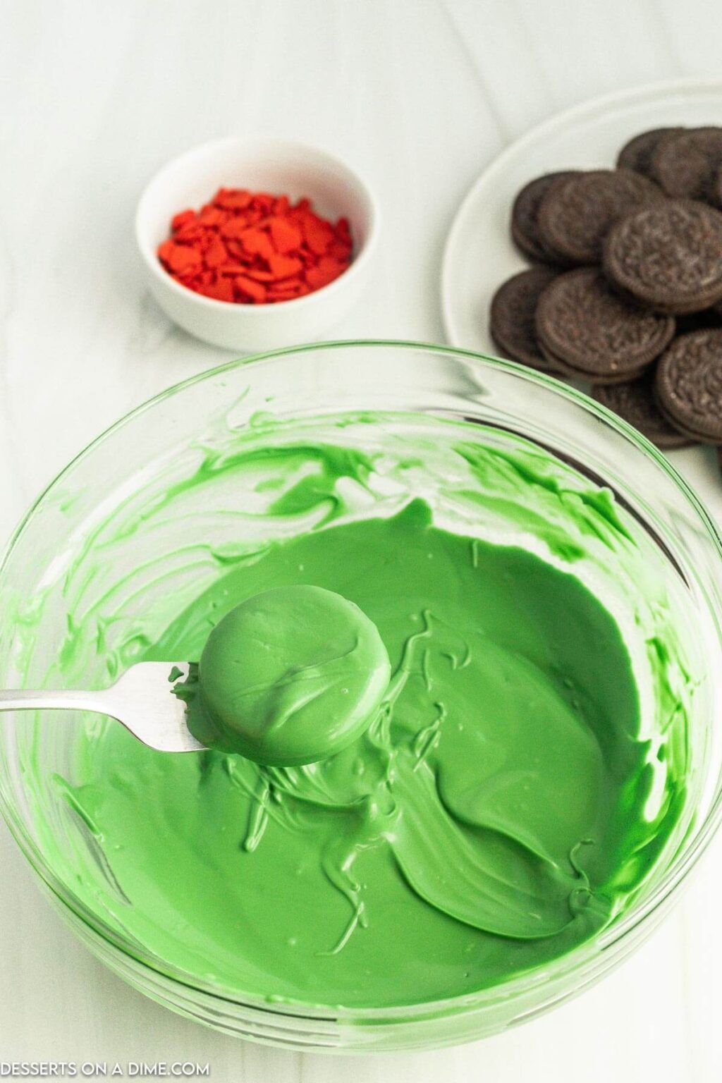 Grinch Chocolate Covered Oreos - Desserts on a Dime