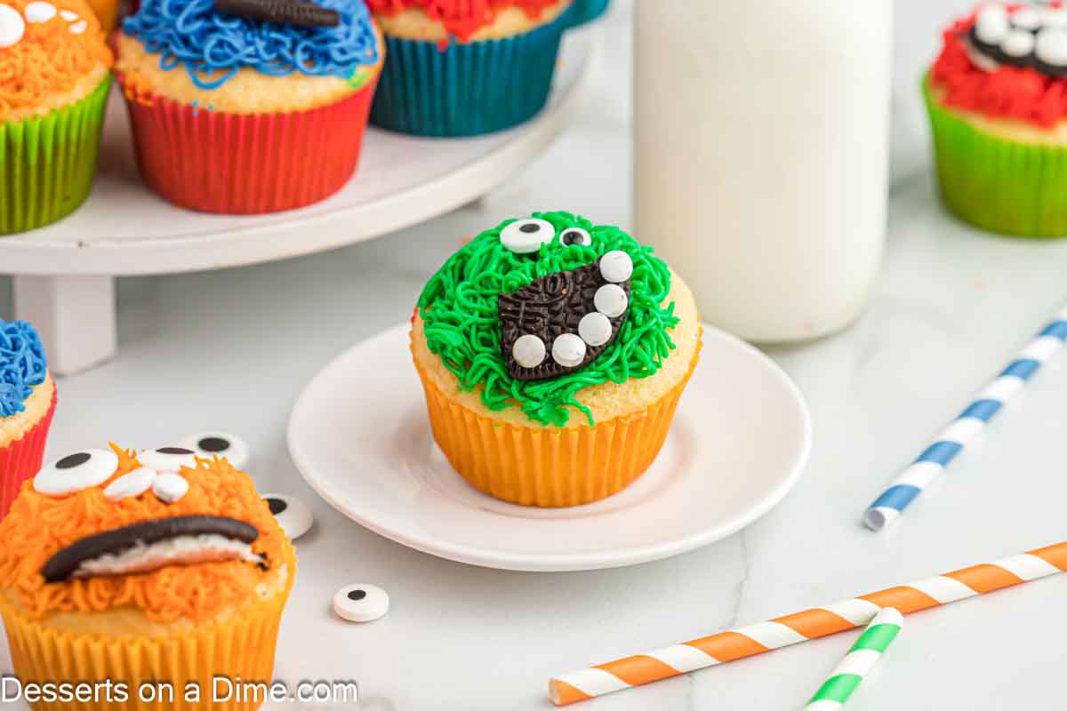 Monster Cupcakes - Desserts on a Dime