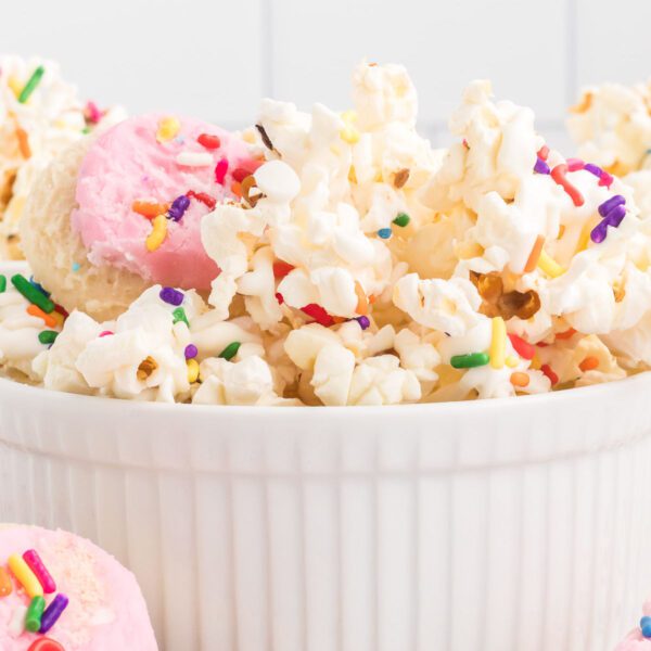 Sugar Cookie Popcorn - Desserts on a Dime