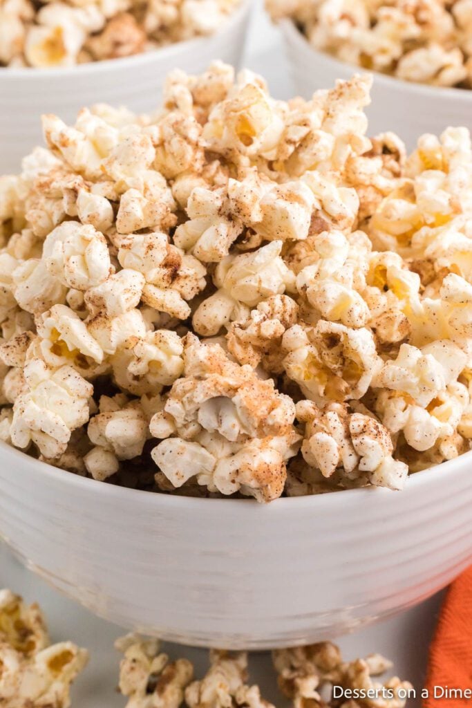 Pumpkin Spice Popcorn - Desserts on a Dime