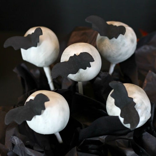 Halloween Cake Pops - Desserts on a Dime
