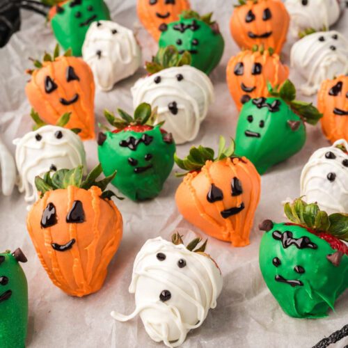 Halloween Chocolate Covered Strawberries - Desserts on a Dime