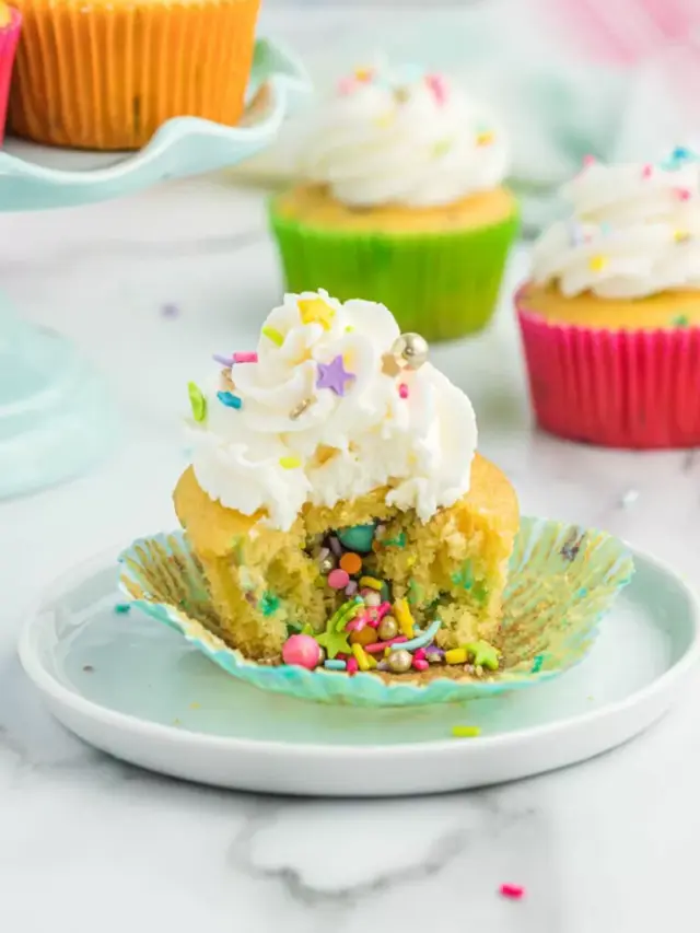Piñata Cupcakes - Desserts On A Dime