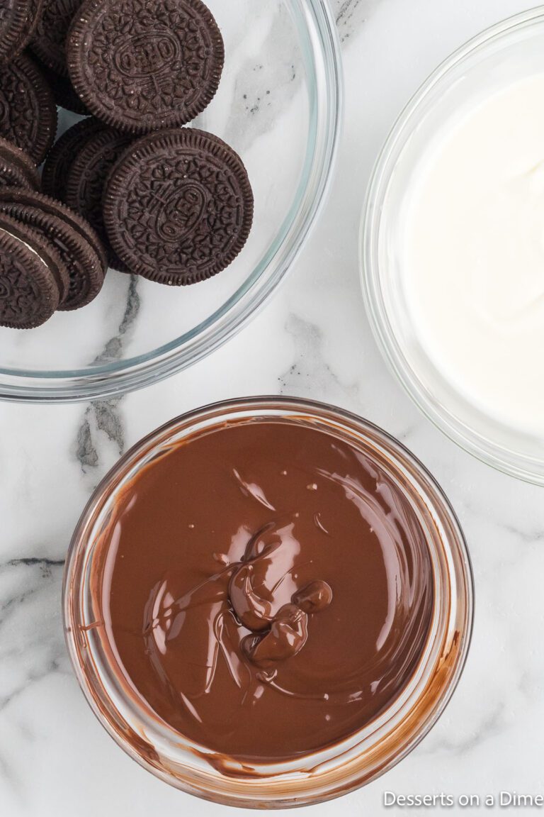 Chocolate Covered Oreos - Desserts on a Dime