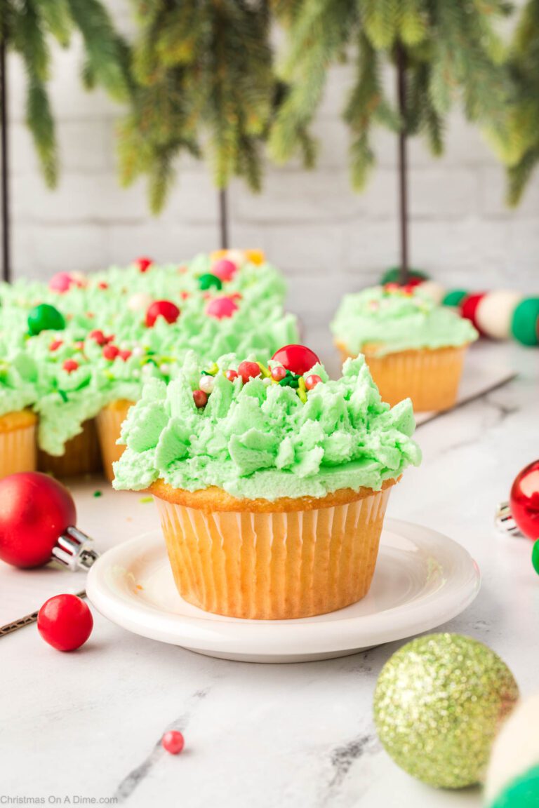Christmas Tree Cupcake Cake - Desserts on a Dime