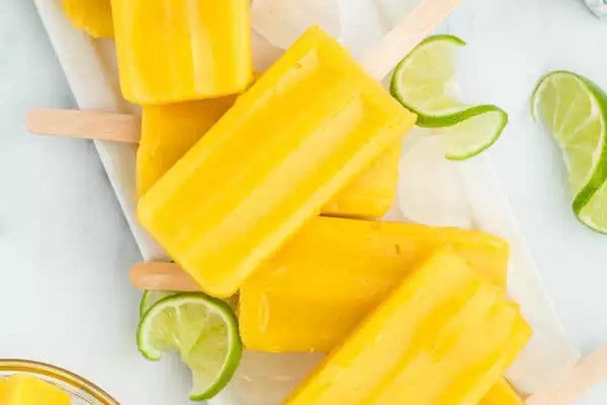 Mango Popsicles - Desserts on a Dime