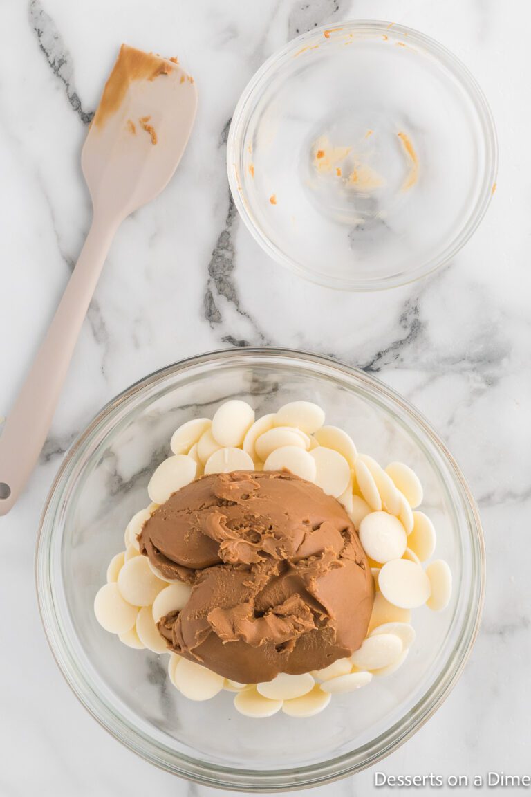 Cookie Butter Popcorn - Desserts on a Dime