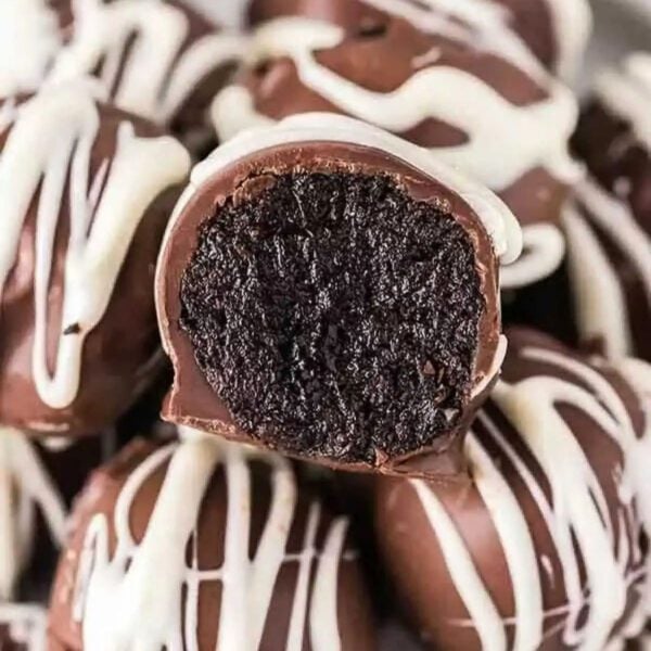 Oreo Balls - Desserts on a Dime
