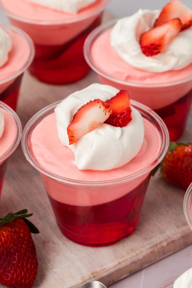 Strawberry Jello Parfaits - Desserts on a Dime