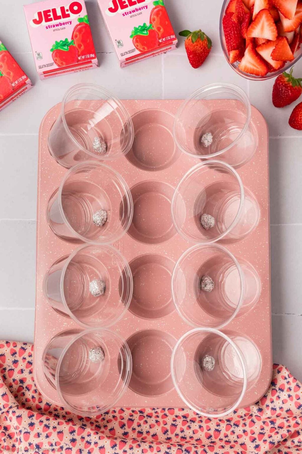 Strawberry Jello Parfaits - Desserts on a Dime