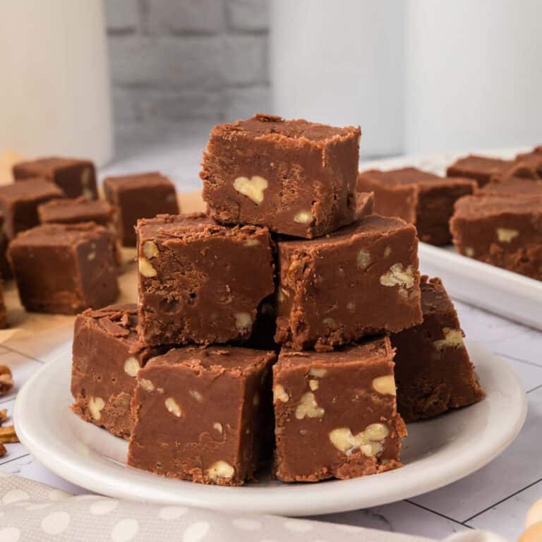 Marshmallow Fluff Fudge - Desserts on a Dime